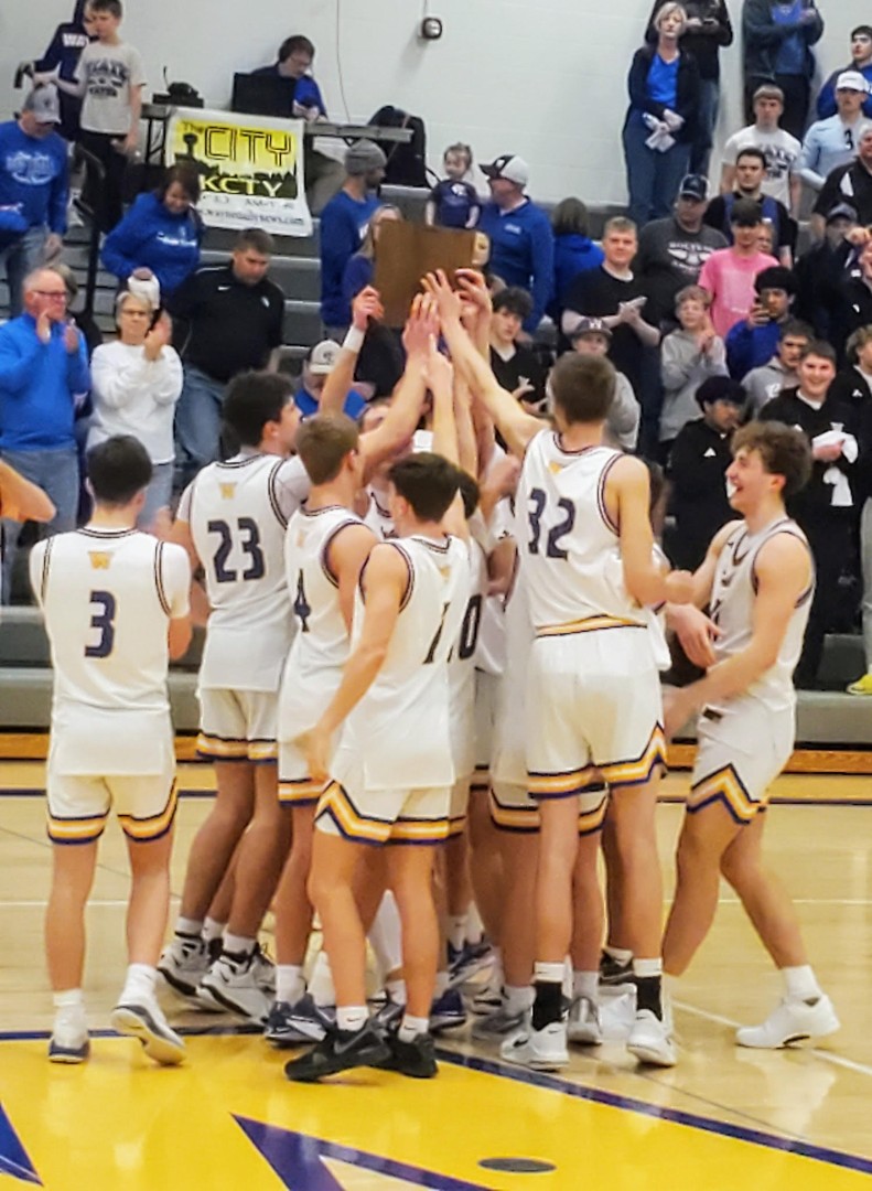 Wahoo Public Schools - Boys Basketball to Play in State Tournament
